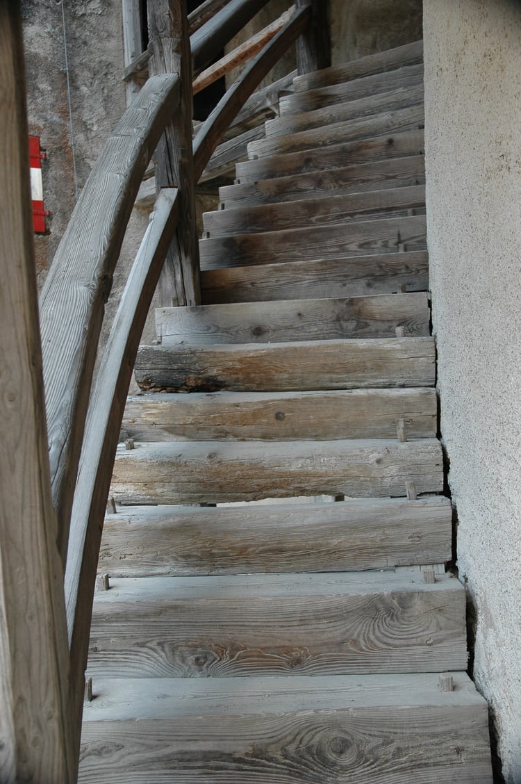 Staircase Going Up or Going Down?